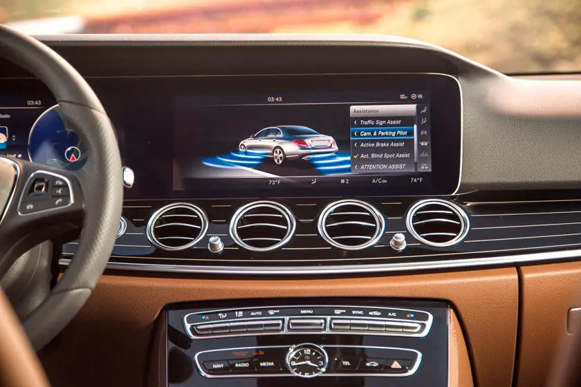 2017-2020 Mercedes-Benz E klases sedana informācijas un izklaides sistēma