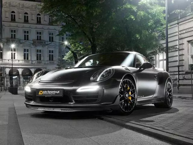 Ang 700-HP Dark Knight Porsche 911 Turbo S Usa ka Mean German 2784_1