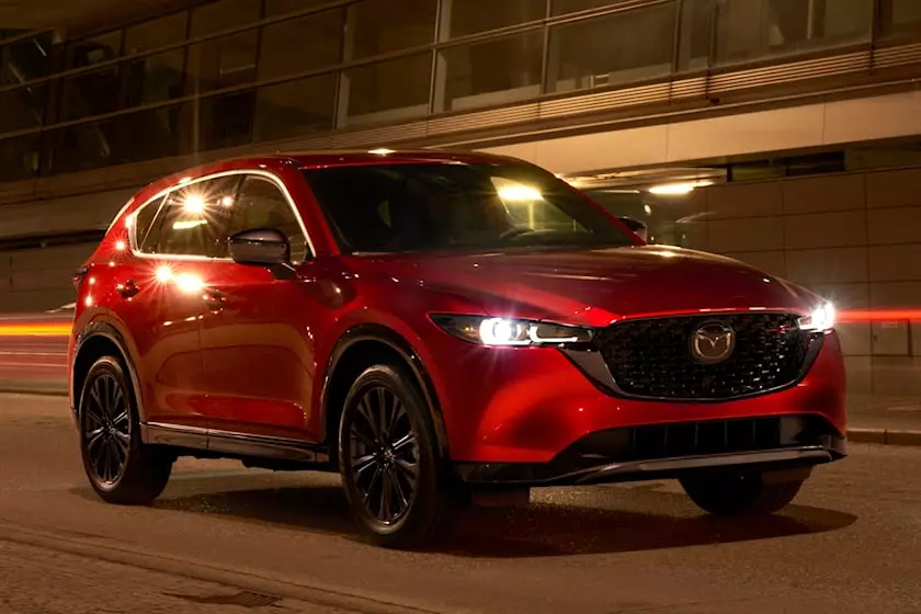 2022. gada Mazda CX-5 frontālais aspekts