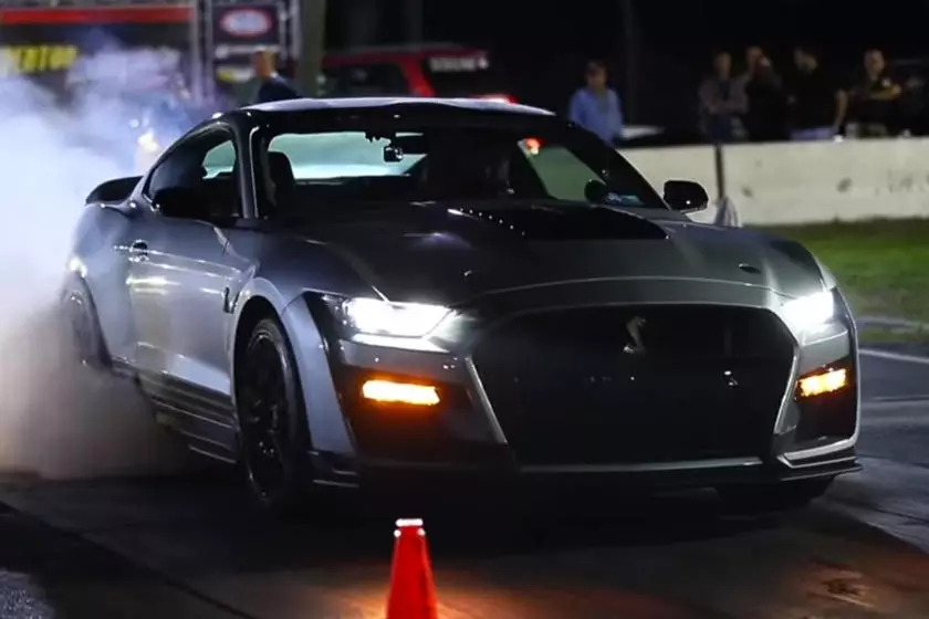 Guarda una Shelby GT500 da 1.000 CV che ha stabilito un record di un quarto di miglio 27908_1