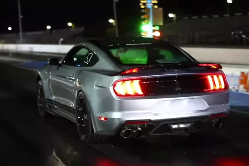 Guarda una Shelby GT500 da 1.000 CV che ha stabilito un record di un quarto di miglio 27908_2