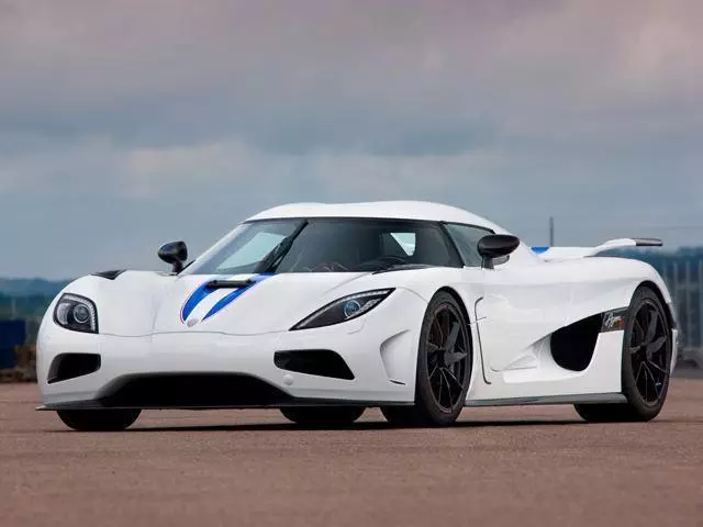 Hvað olli því að þessi Koenigsegg kviknaði skyndilega í Kína? 2792_2