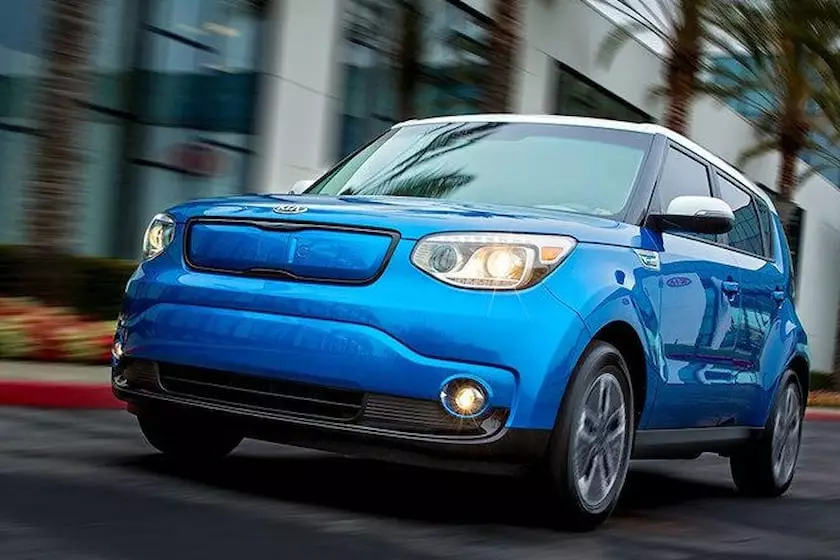 2015.–2019. gada Kia Soul EV trīs ceturtdaļas priekšējais skats no kreisās puses