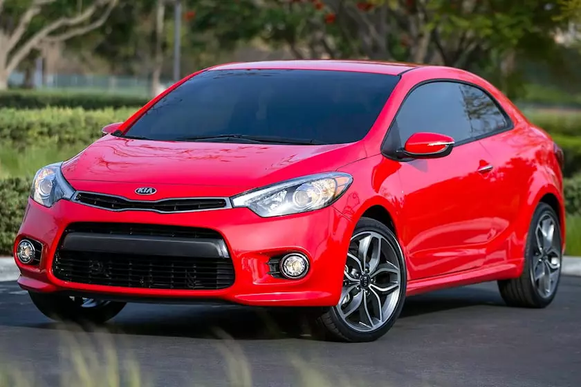 2014-2016 Kia Forte Koup Skats priekšējā leņķī