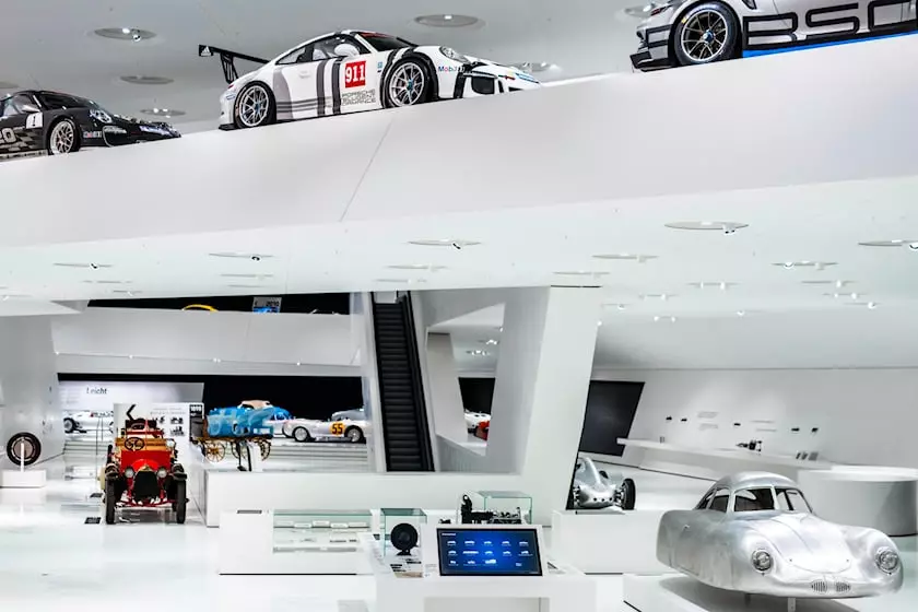 El mundialmente famoso museo de Porsche recibe una impresionante actualización 28008_4