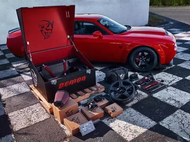 Ин аст, ки чӣ тавр Dodge аз аломатҳои дилери девҳои девона Челленджер пешгирӣ мекунад 2803_2