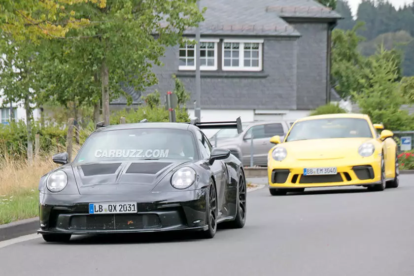 La nouvelle Porsche 911 GT3 RS ressemble à une voiture de course homologuée pour la rue 28082_10