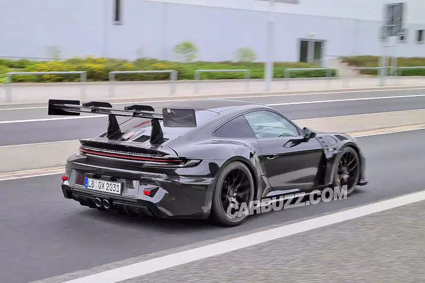 නව Porsche 911 GT3 RS පෙනුම වීදි-නීත්‍යානුකූල රේස්කාර් එකක් වගේ 28082_5