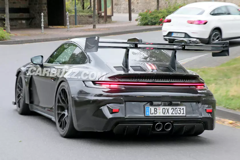 La nouvelle Porsche 911 GT3 RS ressemble à une voiture de course homologuée pour la rue 28082_6