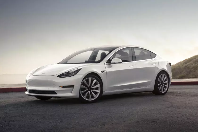 2017-2021 Tesla Model 3 Алдыңғы бұрыштан көрініс