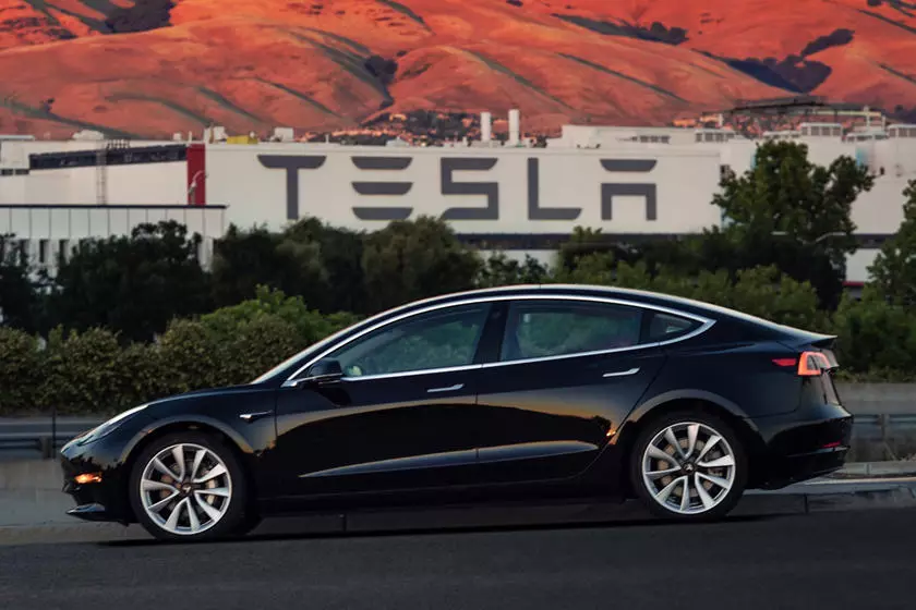 2017-2021 Tesla Awoṣe 3 Ẹgbẹ Wo