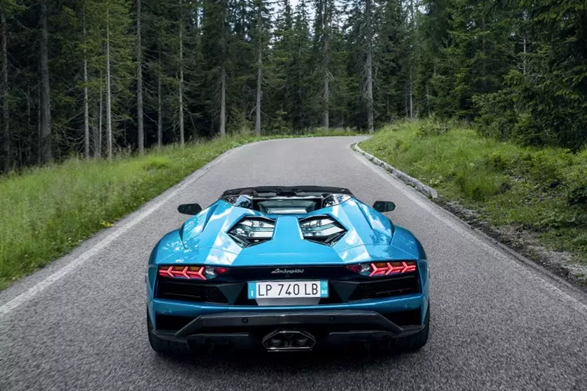 A Lamborghini Aventador S Roadster tesztvezetési áttekintése: Extrém szuperautó-őrület 28192_16