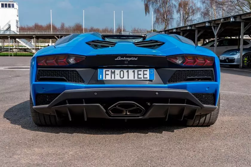 Lamborghini Aventador S Roadsteri proovisõidu ülevaade: äärmuslik superautode hullus 28192_3