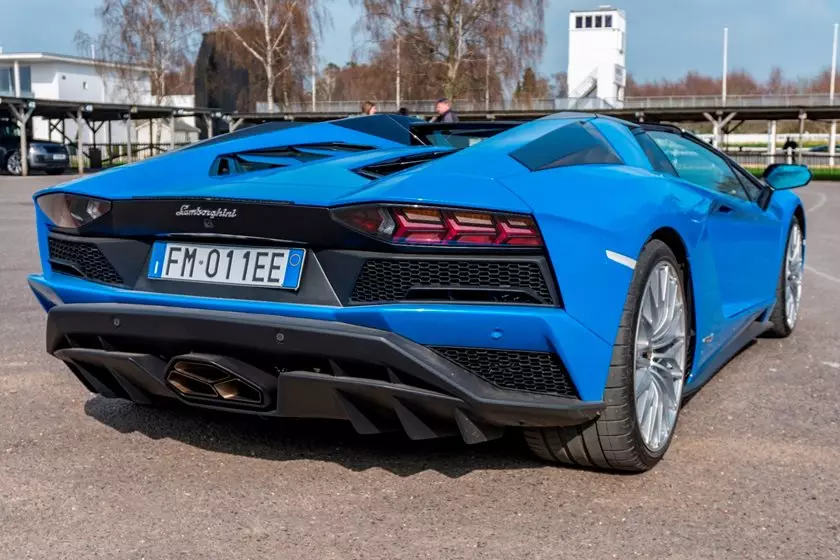 Lamborghini Aventador S rodstera testa brauciena apskats: ekstrēms superauto neprāts 28192_7