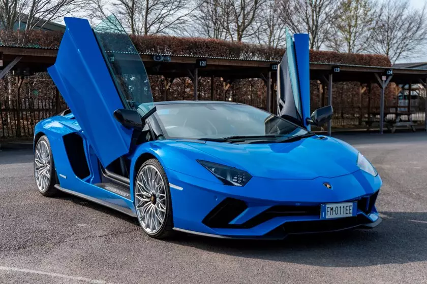 Recensione del test drive della Lamborghini Aventador S Roadster: estrema follia da supercar 28192_9