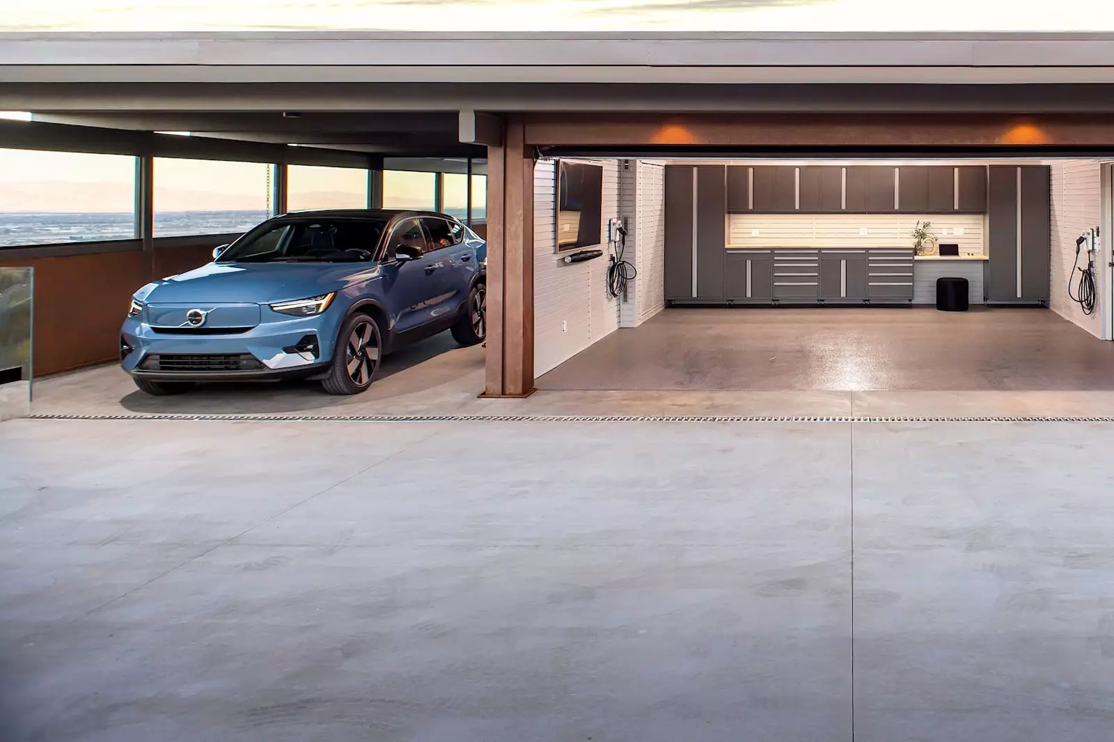 Volvo's Ultimate EV Garage მიმაგრებულია 5 მილიონი დოლარის სასახლესთან