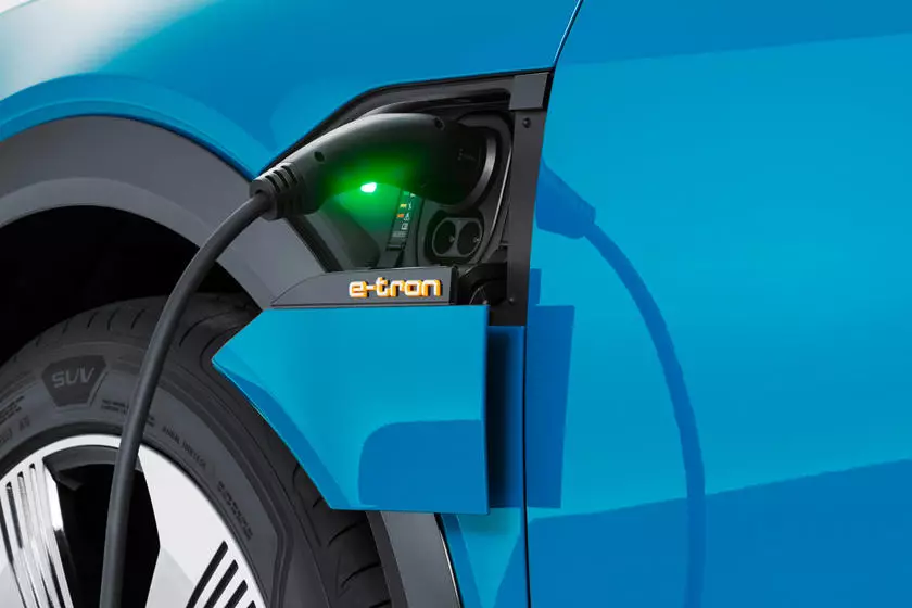 Cổng sạc điện Audi e-tron 2019