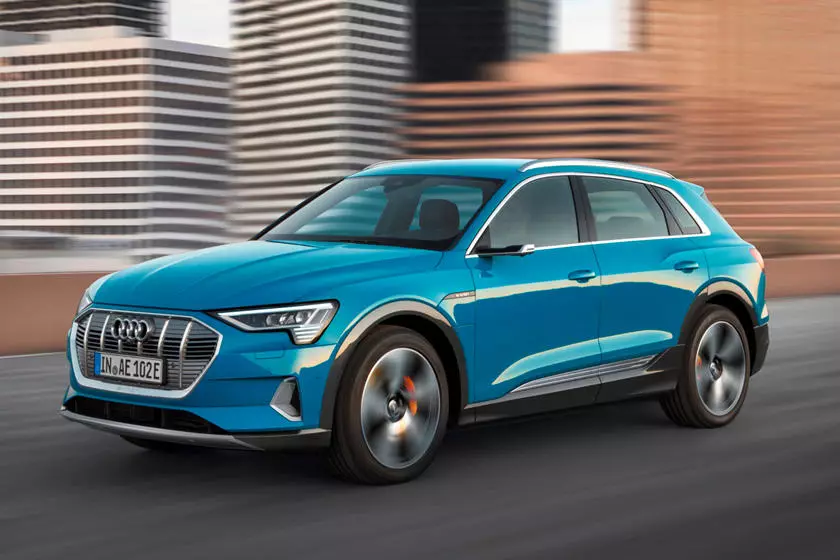 Audi e-tron 2019 phía trước ba phần tư chế độ xem động bên trái