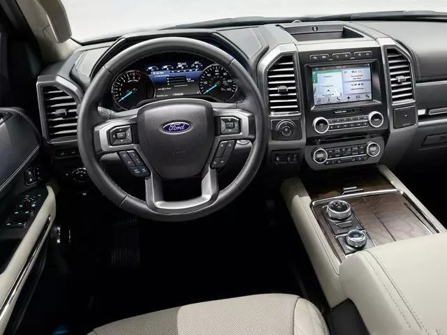 א גאָר-לאָודיד 2018 Ford עקספּעדיטיאָן וועט קאָסטן קימאַט $ 80,000 2831_6