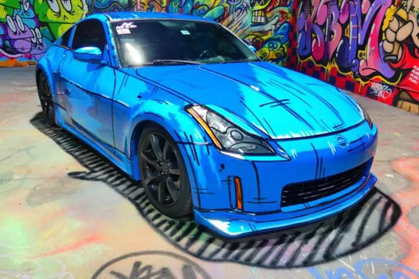 I-Nissan 350Z Ependwe Ngesandla Ibukeka Njengomdwebo Wekhathuni 28355_1