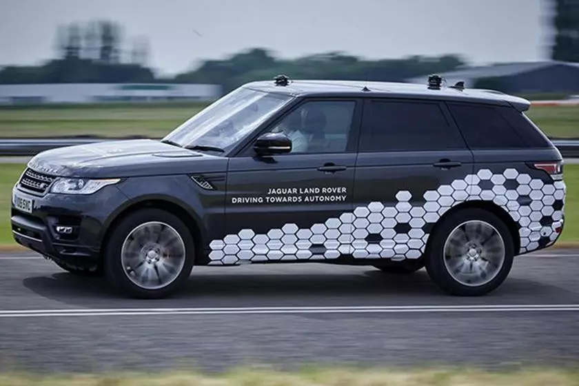 Ĉi tiu Estas La Unua Plene Aŭtonoma Range Rover