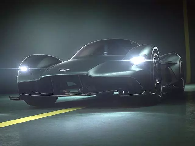 L'Onnipotente Aston Martin Valkyrie ha 1.130 CV 2840_1