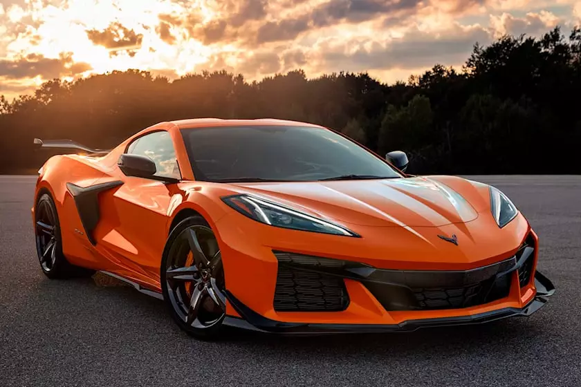 2023 Chevrolet Corvette Z06 Coupe Pogled iz prednjeg ugla