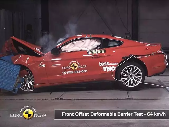 Ford ass egal datt de Mustang en Zwee-Star Crash Test Rating huet 2848_1