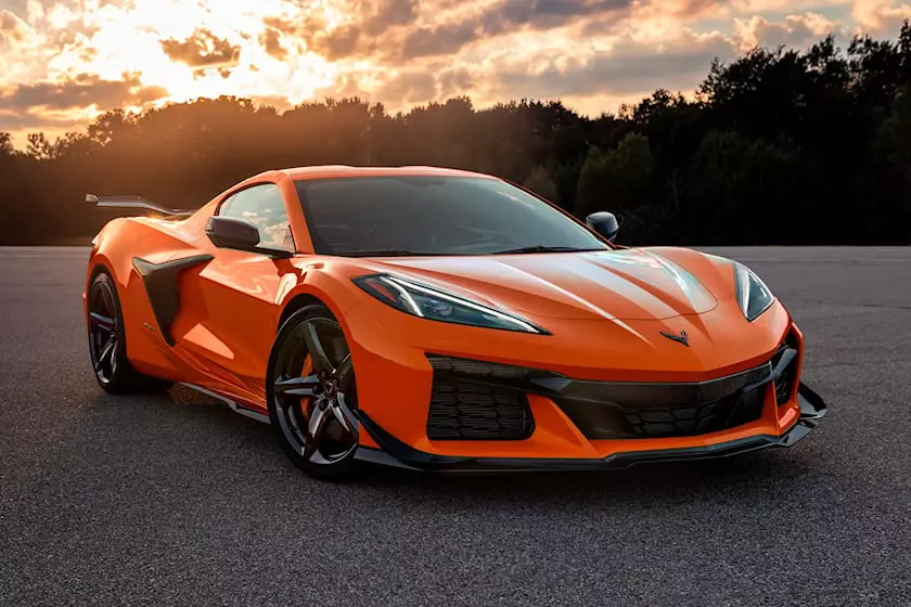 2023 Chevrolet Corvette Z06 купе алдыңкы бурчтук көрүнүш