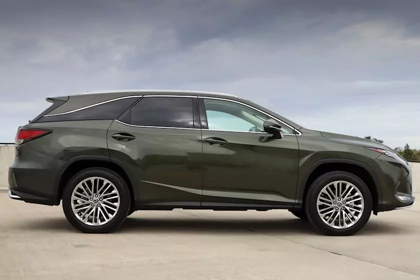 Bočný pohľad na Lexus RX 2020-2022