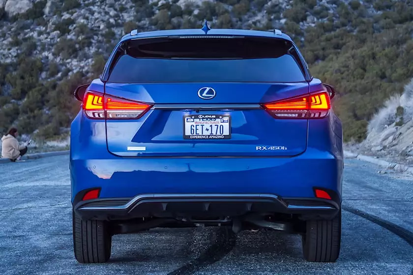 2020-2022 Hybridný pohľad zozadu na Lexus RX