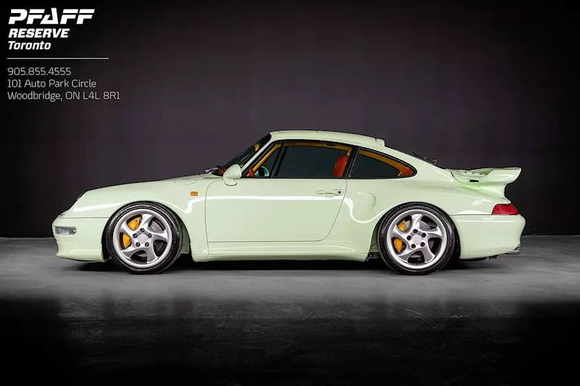 Hierdie Porsche 911 Turbo lyk soos 'n slegte suurrit 28597_1