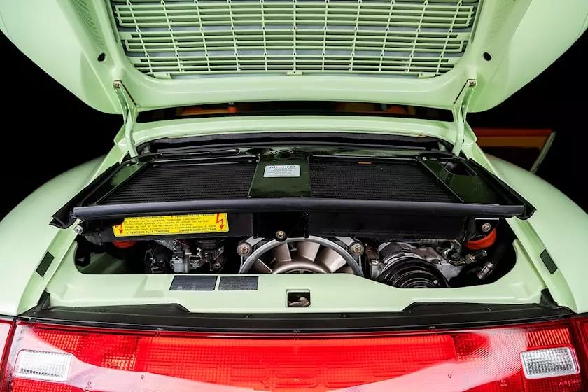 Бул Porsche 911 Turbo жаман кислота сапарга окшош 28597_10