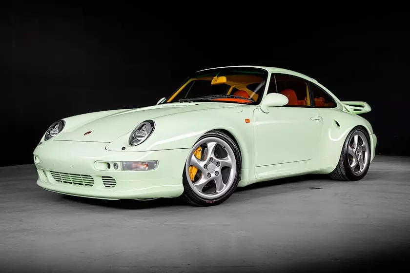 Le Porsche 911 Turbo Ibukeka Njengohambo Olubi Lwe-Acid 28597_3