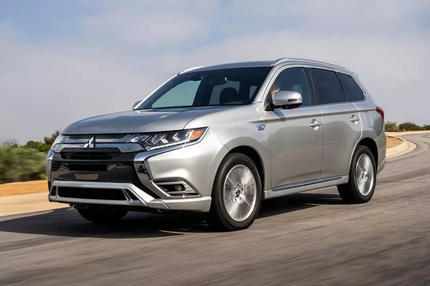 2019-2020 Mitsubishi Outlander PHEV Front View Driving