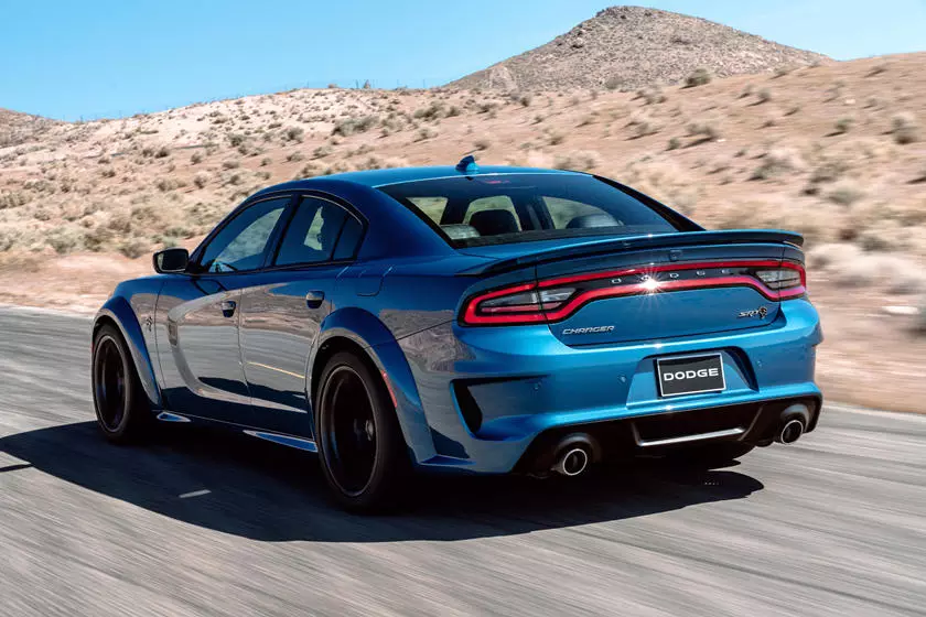 2020 Dodge Charger SRT Hellcat Tampilan Belakang Mengemudi