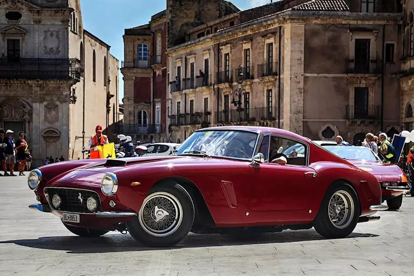 Jay Leno mówi, że kupowanie Ferrari jest jak pójście do dominacji 28795_8