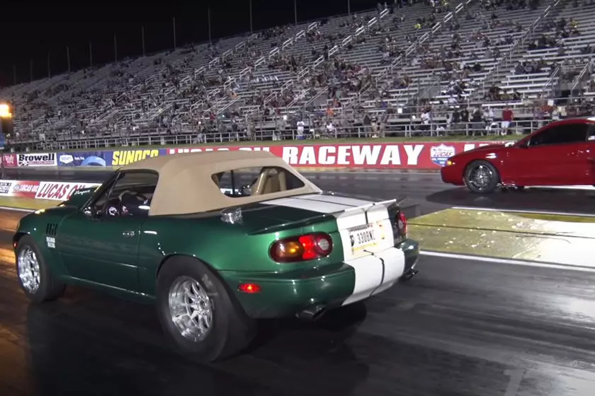 Mira este Mazda Miata hacer un caballito en una carrera de nueve segundos 28799_10