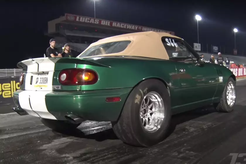 Mira este Mazda Miata hacer un caballito en una carrera de nueve segundos 28799_7