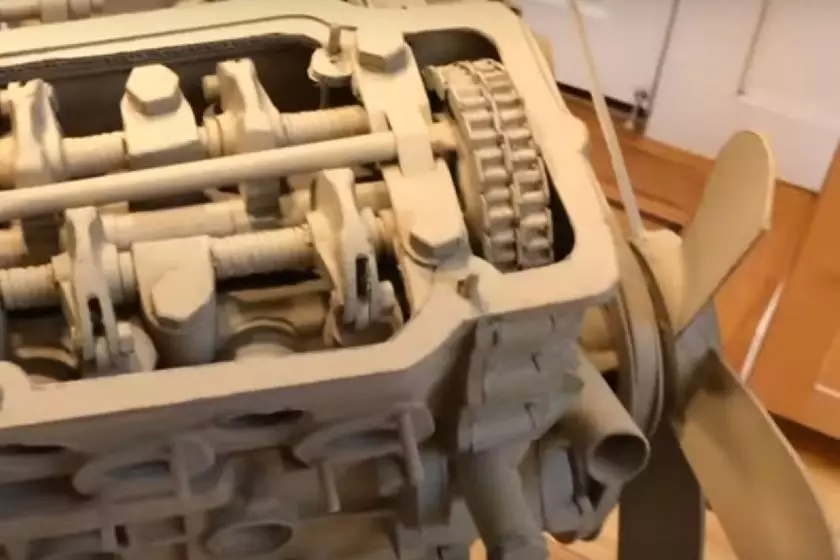 BMW Engine ass déi ultimativ Kartonmaschinn 28917_5