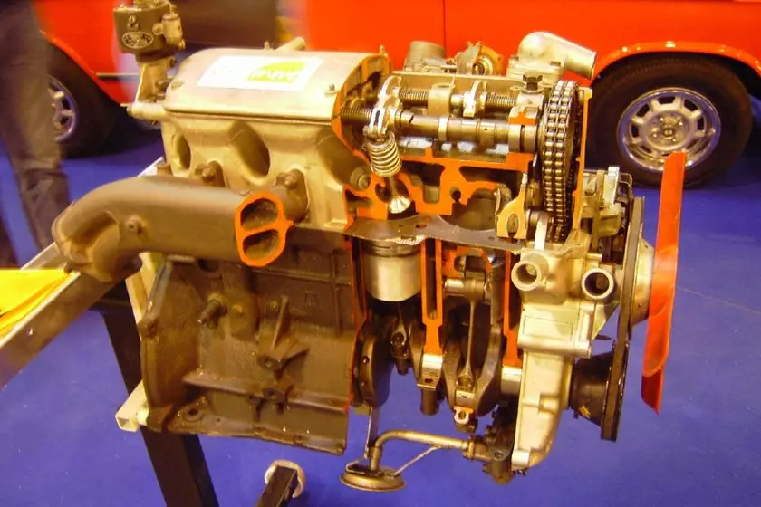 BMW Engine je dokonalý kartonážní stroj 28917_8