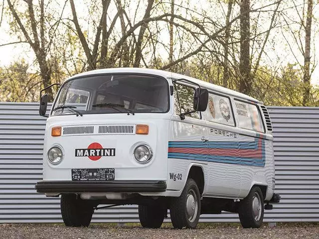 بۇ پورسچى 935 بەيگە ماھىرى ۋە VW Van مۇكەممەل جۈپ ياساپ بېرىدۇ 2899_5