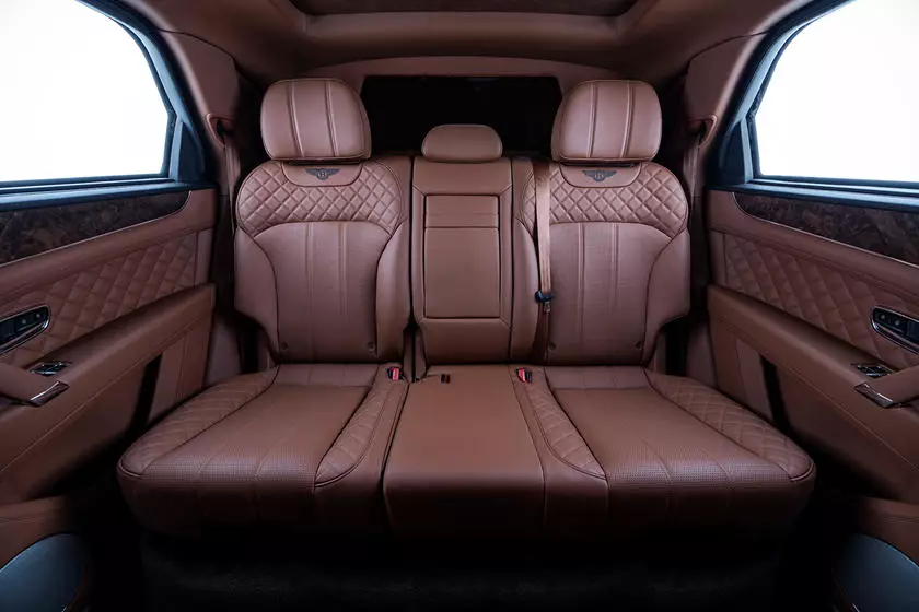 ဤ Bentley Bentayga သည် သင့်အတွက် လက်ပစ်ဗုံးတစ်လုံးကို ဖမ်းနိုင်မည်ဖြစ်သည်။ 29063_10