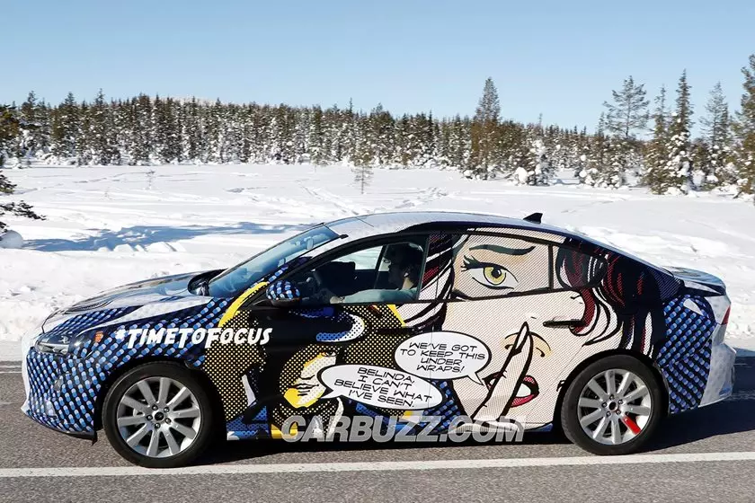 2019 Ford Focus Sedan mit Camouflage im Comic-Stil ausspioniert 29098_7