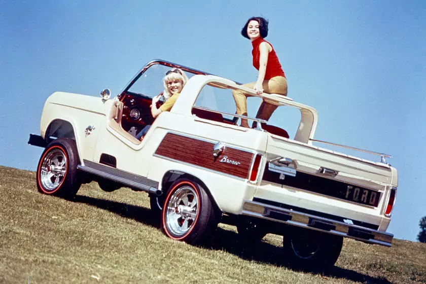 បែកធ្លាយ! ក្រុមហ៊ុន Ford Bronco វាយលុកខ្សាច់ដោយគ្មានកំពូល និងទ្វារ 29099_2