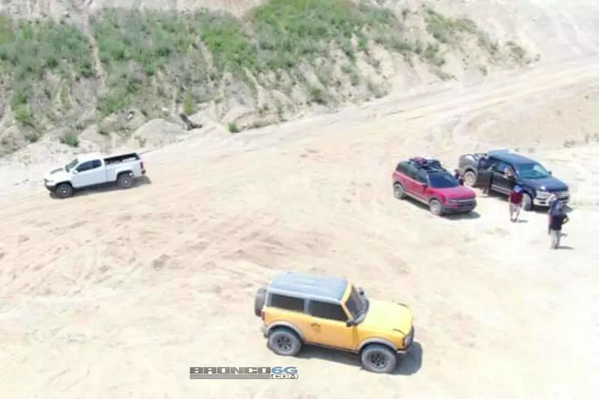 Ausgeleet! Ford Bronco attackéiert Sand Ouni Top An Dieren 29099_4