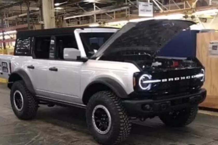 Ausgeleet! Ford Bronco attackéiert Sand Ouni Top An Dieren 29099_6