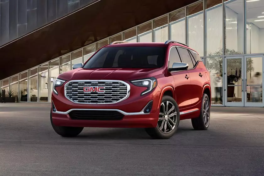 2017-2019 GMC Terrain Denali spredaj, tričetrt, pogled na levo stran