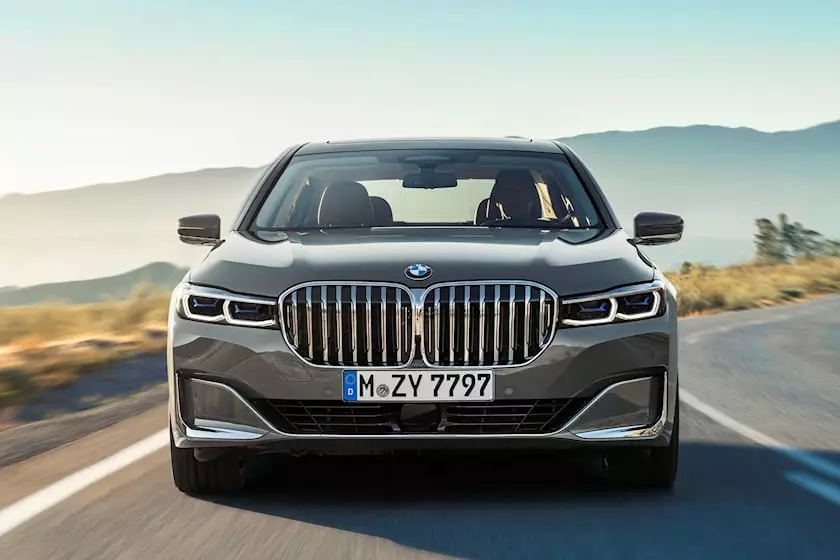 2020-2022 BMW 7 Series Front View Driving