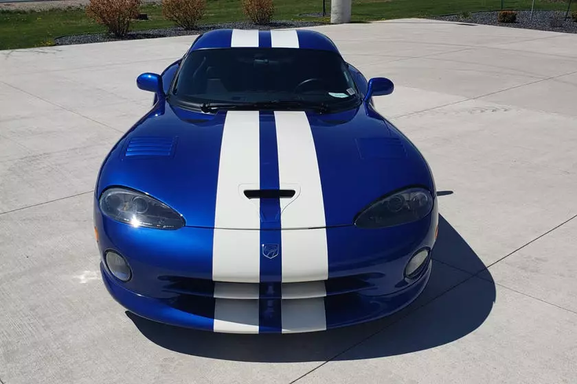 Perfect 1996 Dodge Viper GTS nuvažiavo vos 37 mylias 29254_1